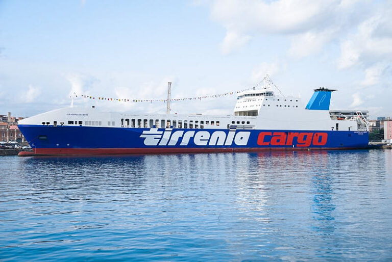 Cin-Moby roro GIUSEPPE LUCCHESI chartered by Cotunav for 1+1 years